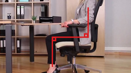 Hoe stelt u uw bureaustoel in?